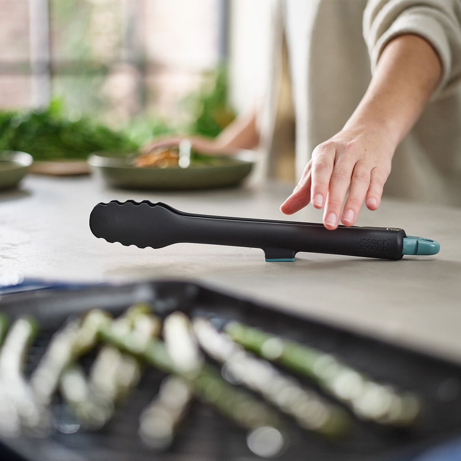 Joseph Joseph Duo Lockable Tongs - Home Store + More